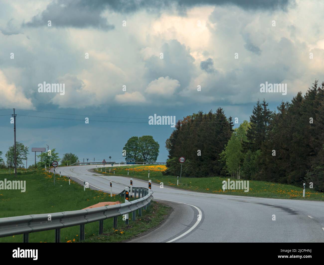 Asphalt twisty road. Asphalt winding curve road in nature. Travel ...