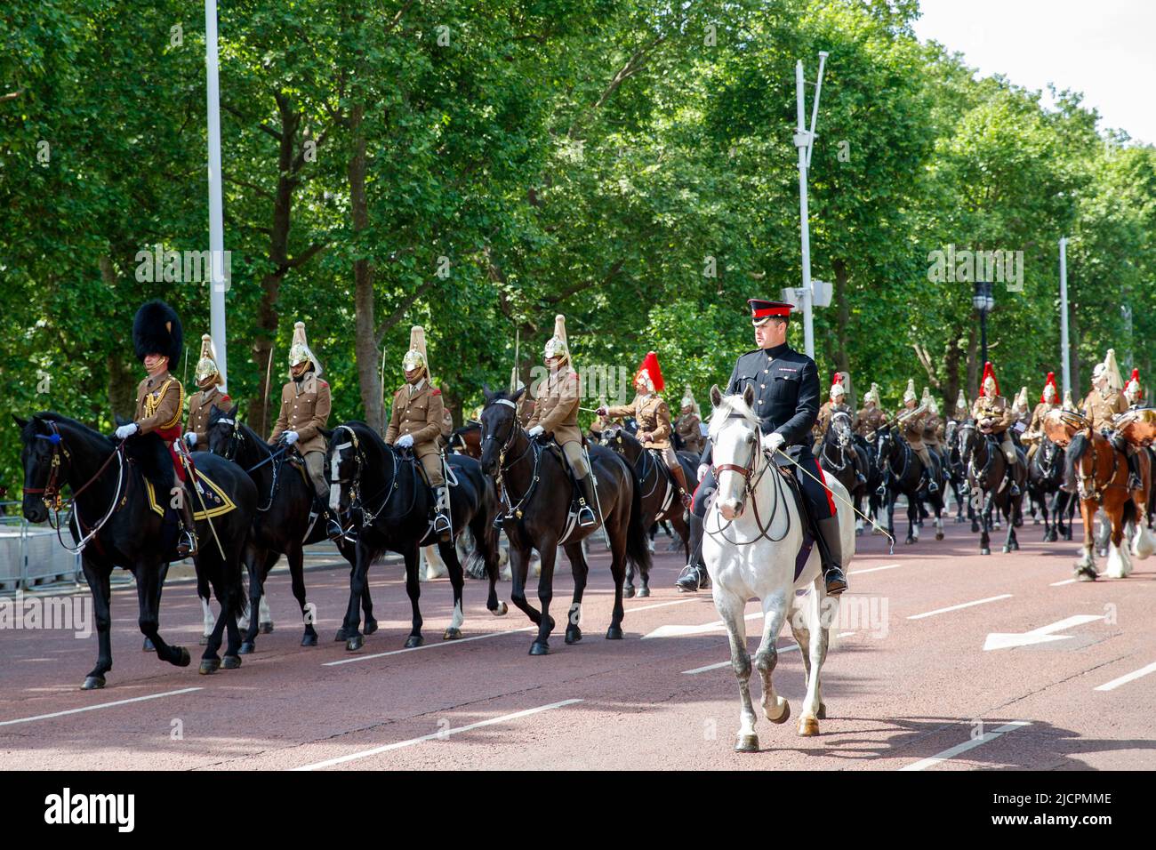 Queens horses hi-res stock photography and images - Alamy