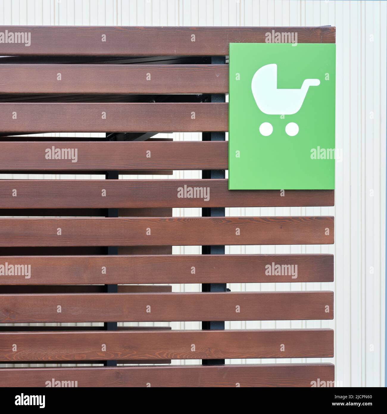 Family parking signboard hi-res stock photography and images - Alamy