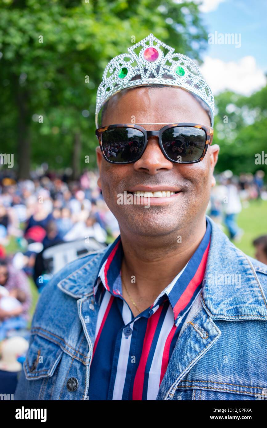 Diamond tiara hi-res stock photography and images - Alamy