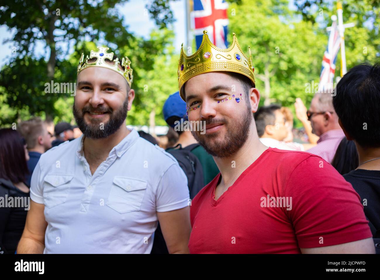 Queen elizabeth blue tiara hi-res stock photography and images - Alamy