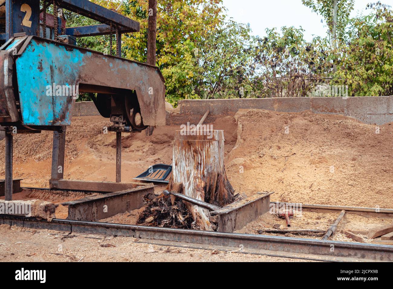 Chain saw timber factory hi-res stock photography and images - Alamy