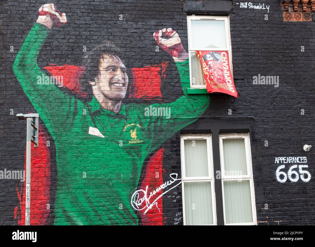 Ray Clemence mural, street art in tribute to Liverpool FC goalkeeper ...