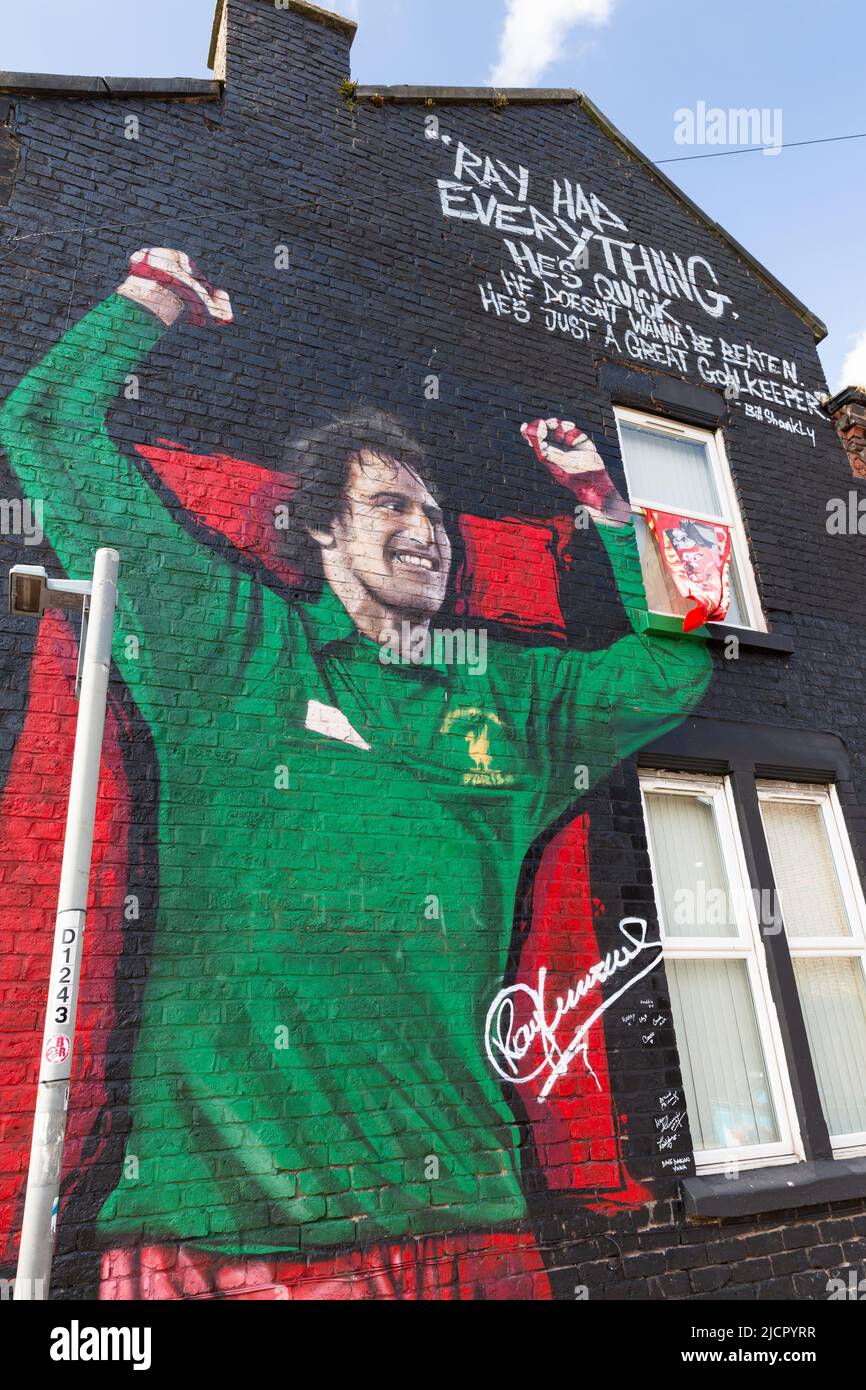 Ray Clemence mural, street art in tribute to Liverpool FC goalkeeper ...