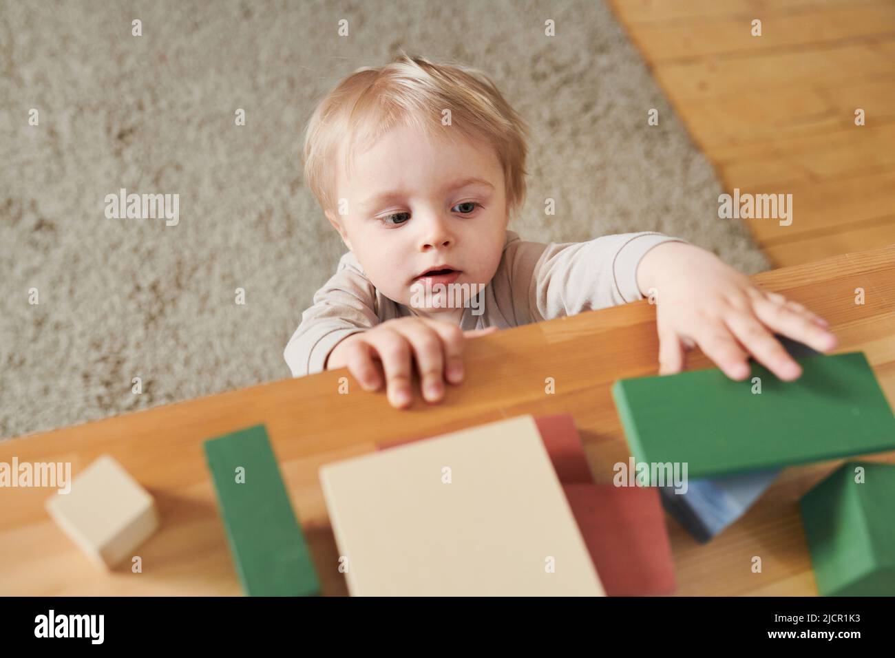 High shelf reach hi-res stock photography and images - Alamy