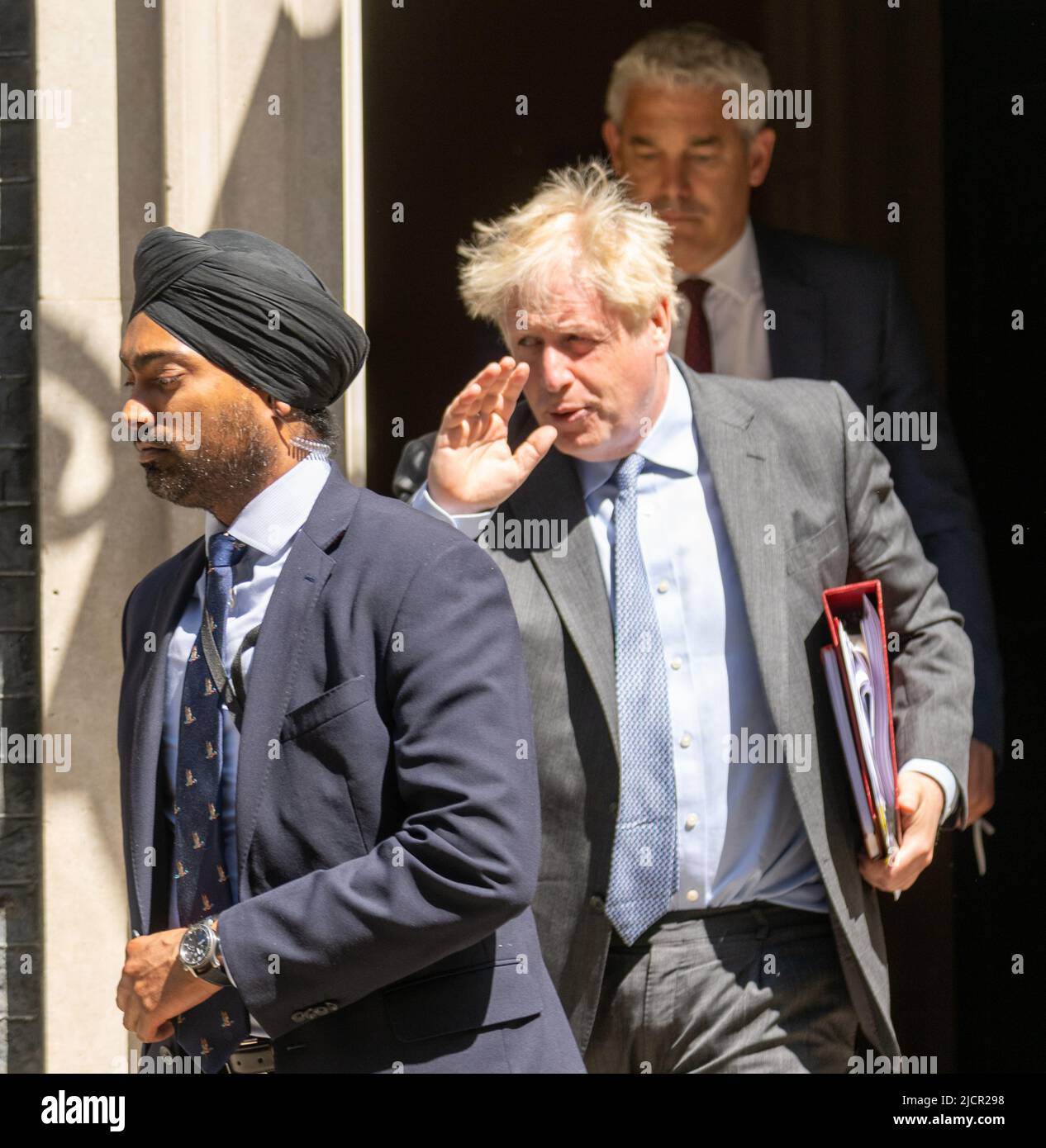 Close protection officer bodyguard hi-res stock photography and images ...