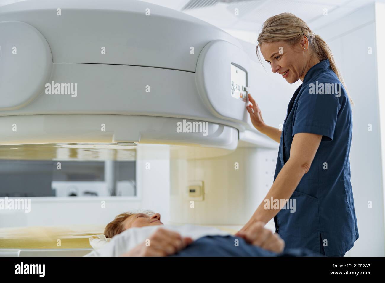 Pet scan machine hi-res stock photography and images - Alamy