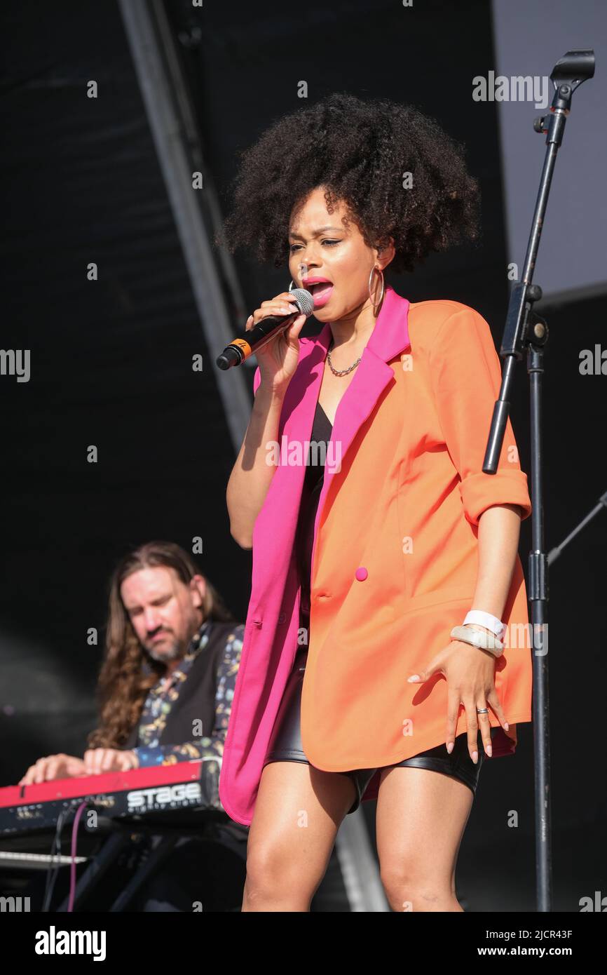 Angela Ricci of the Brand New Heavies performing at the Cambridge Club ...