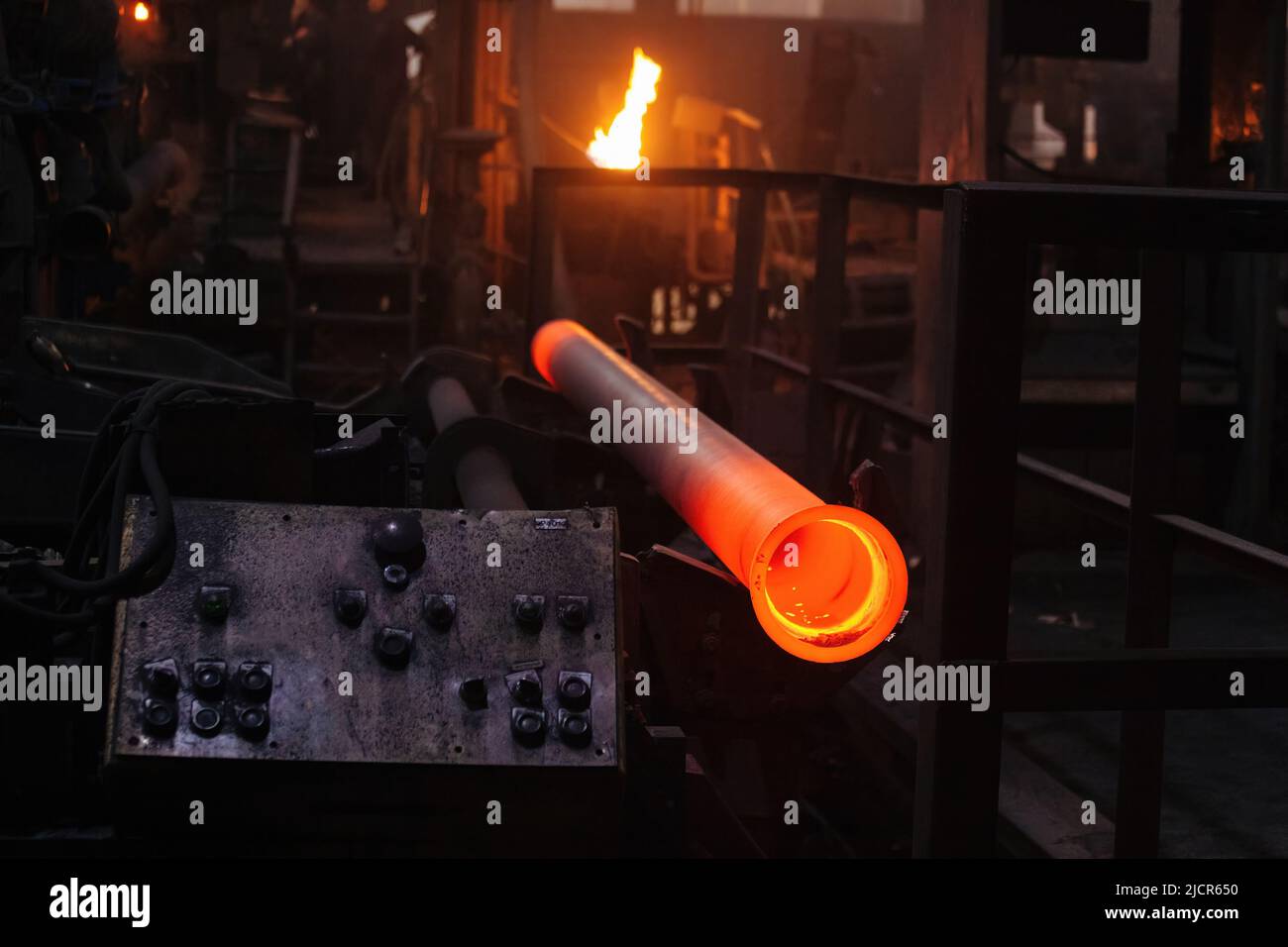 Red hot iron hi-res stock photography and images - Alamy