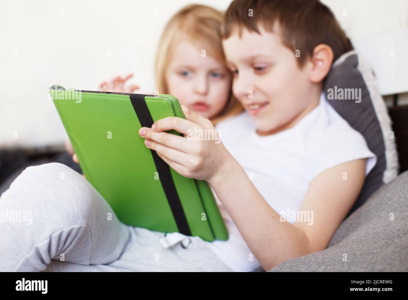 Children in a computer lesson hi-res stock photography and images - Alamy