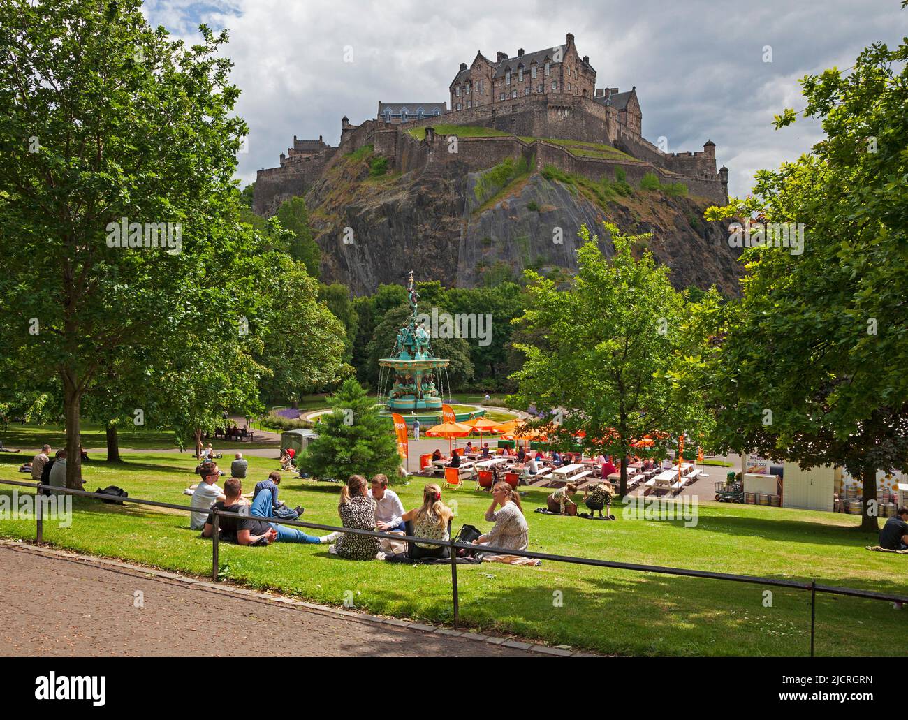 Edinburgh city centre, Scotland, UK. 15.06.2022. Summer arrives in the ...