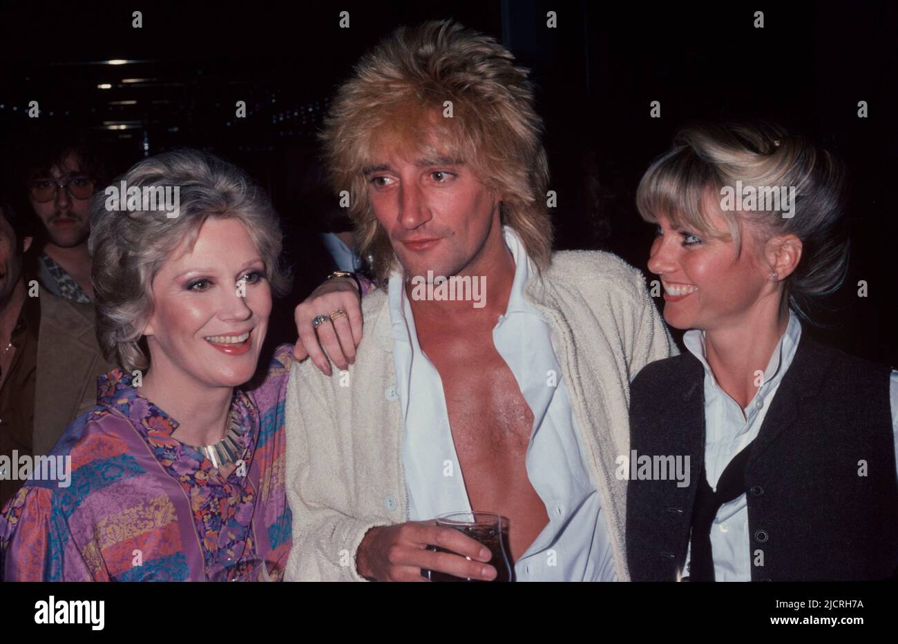 Los Angeles.CA.USA. LIBRARY.Rod Stewart and Olivia Newton-John (right ...