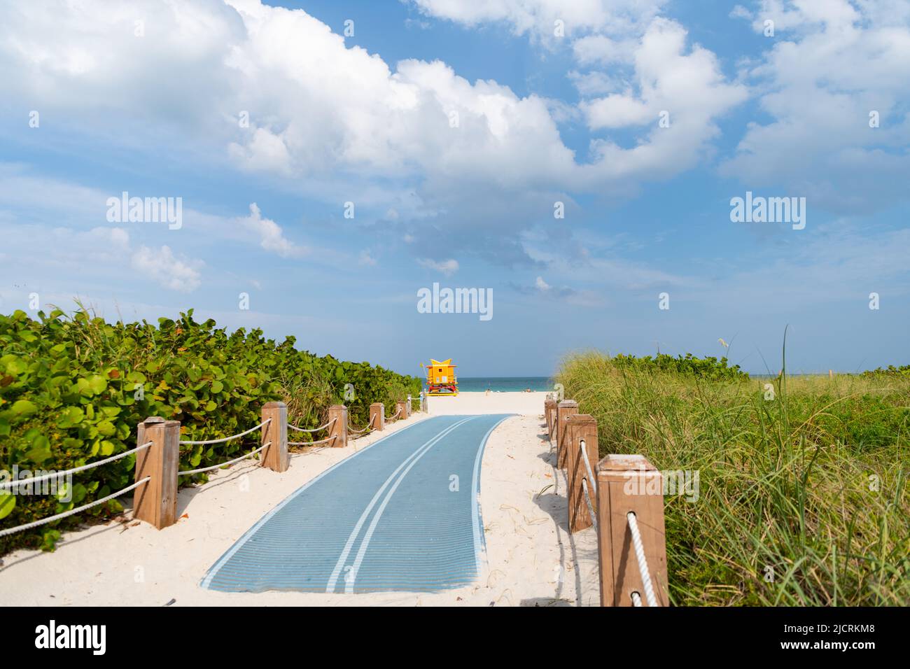 empty path road leading to summer beach Stock Photo - Alamy
