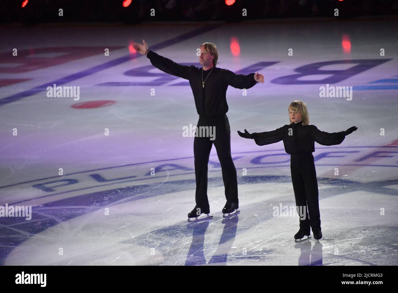 Moscow. Evgeny Plushenko's performance with the son Sasha during the ...