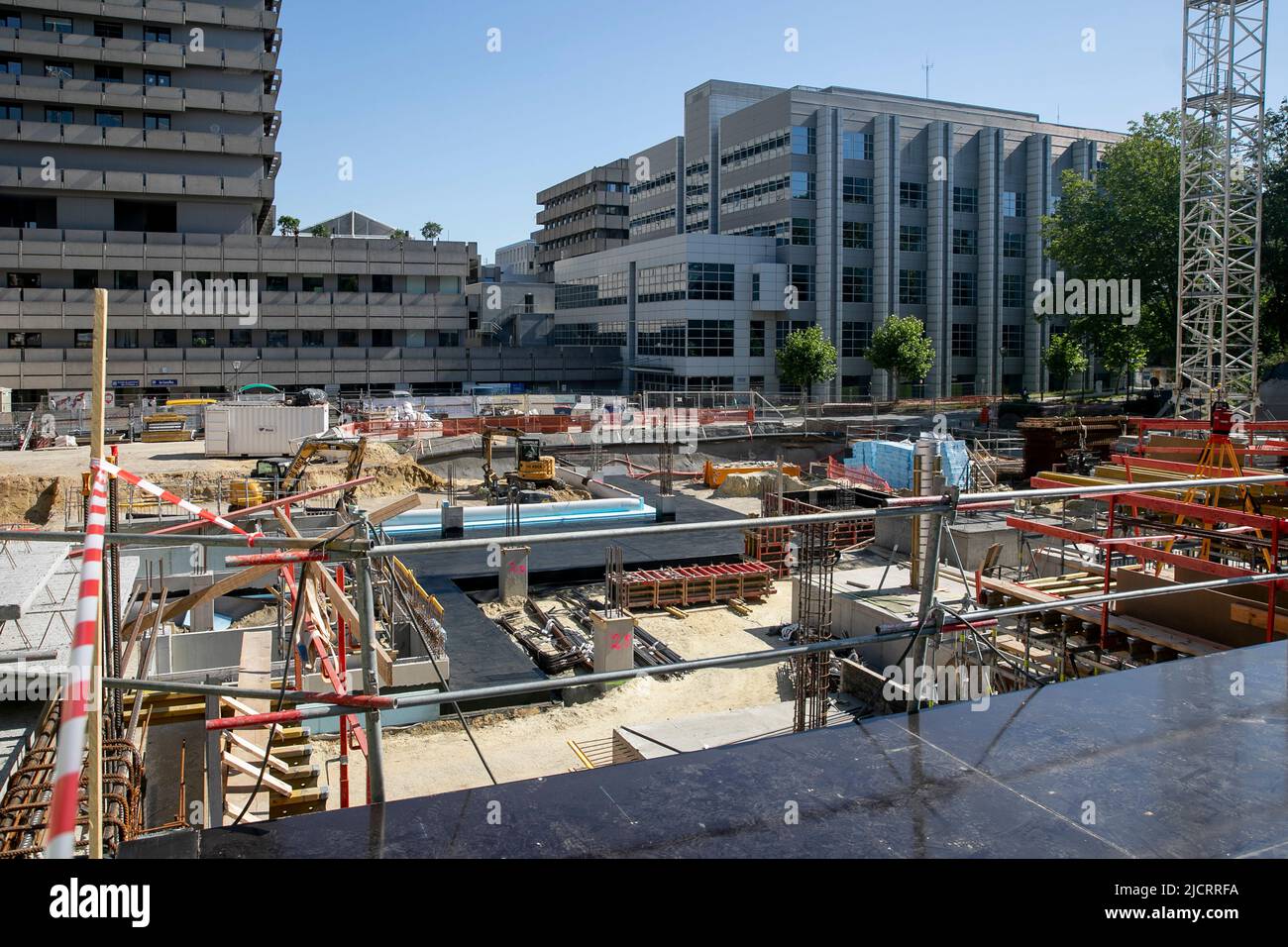 Cliniques universitaires saint luc hi-res stock photography and images ...