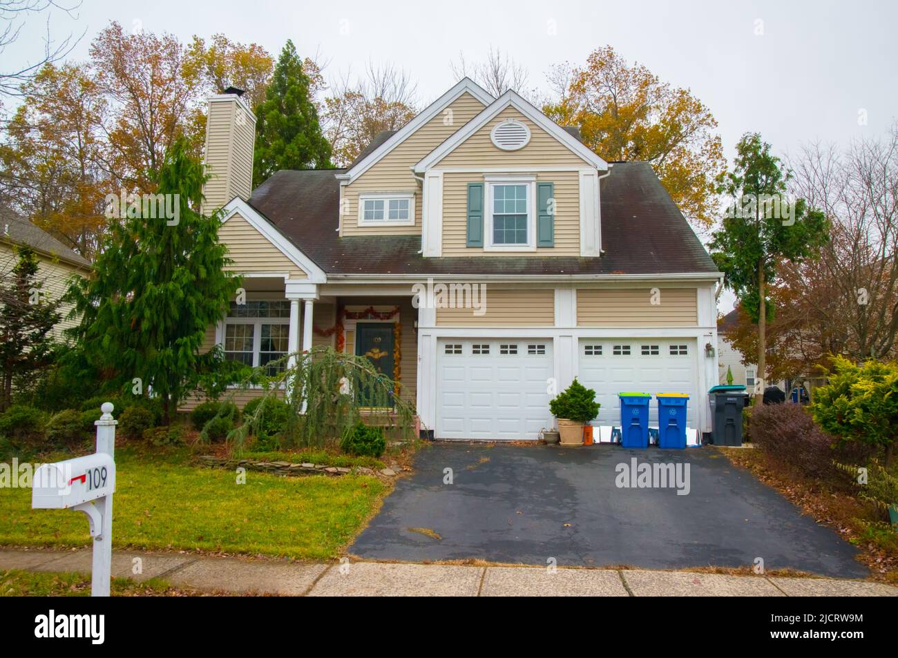 PRINCETON, NJ USA - NOVENBER 12, 2019: Typical modern wooden house in a ...