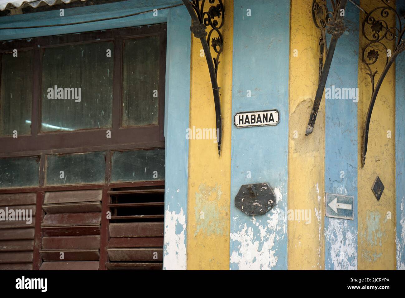 retro havana sign on the wall in havana Stock Photo - Alamy