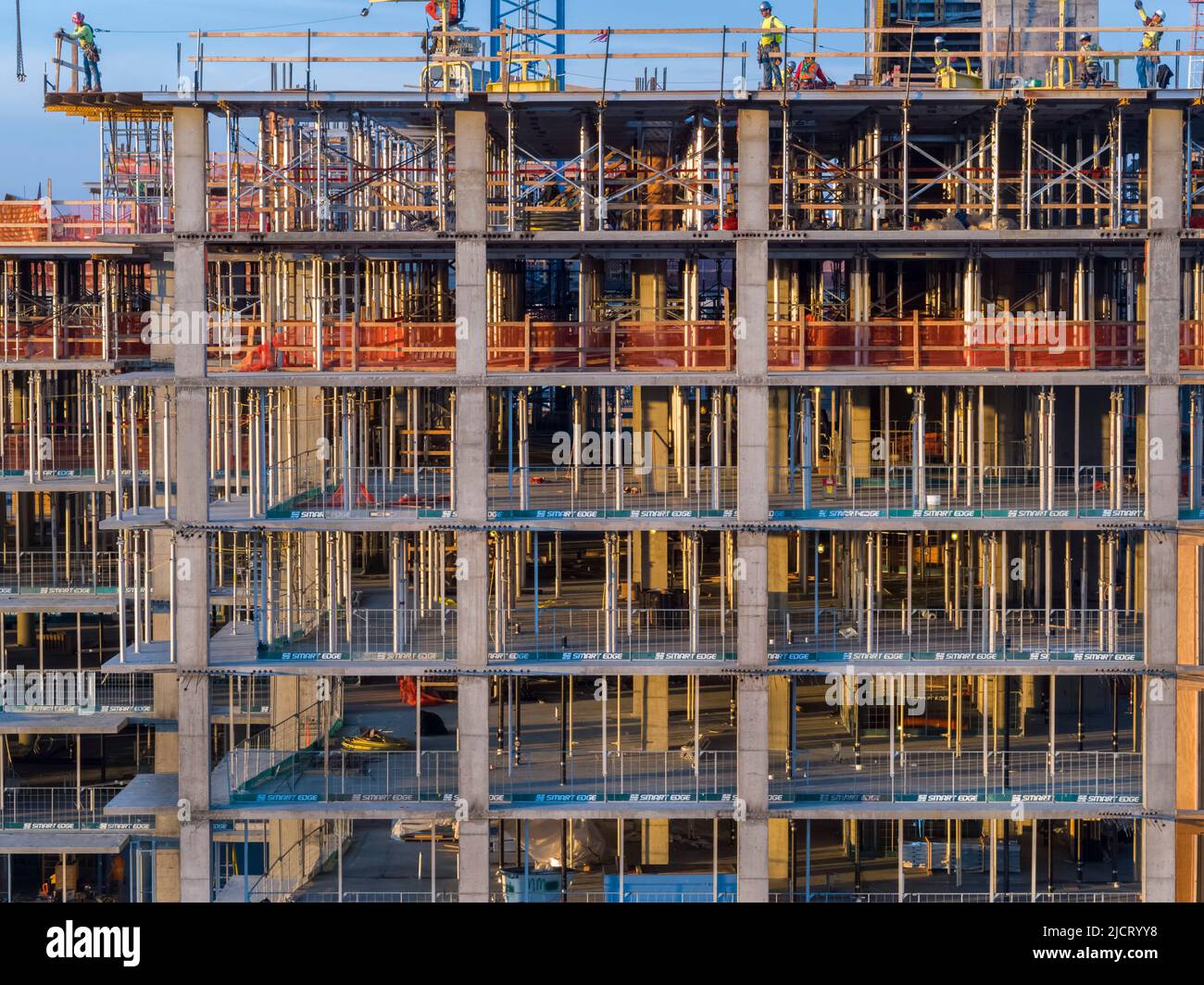 Construction workers on Skyscraper in Downtown Atlanta Stock Photo - Alamy