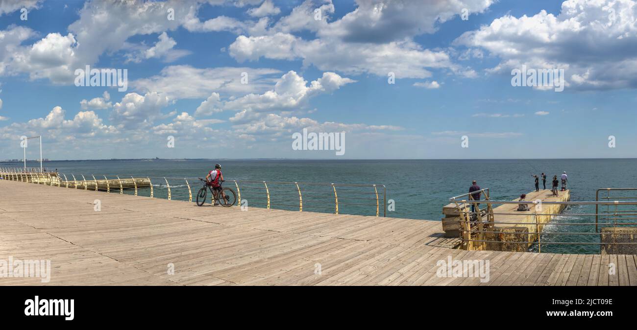 Embankment of Lanzheron beach in Odessa, Ukraine Stock Photo - Alamy