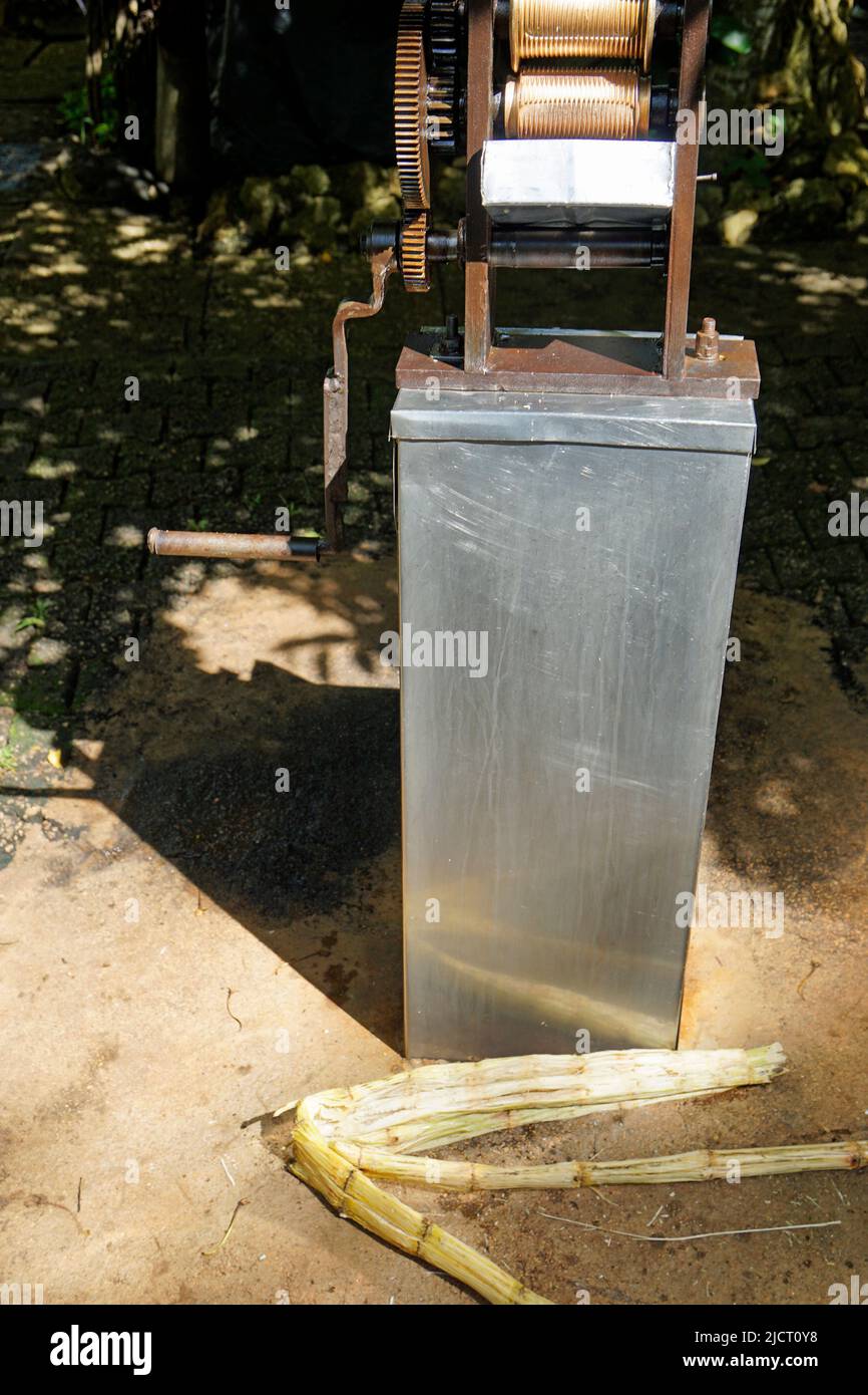 Making sugar cane juice hi-res stock photography and images - Alamy