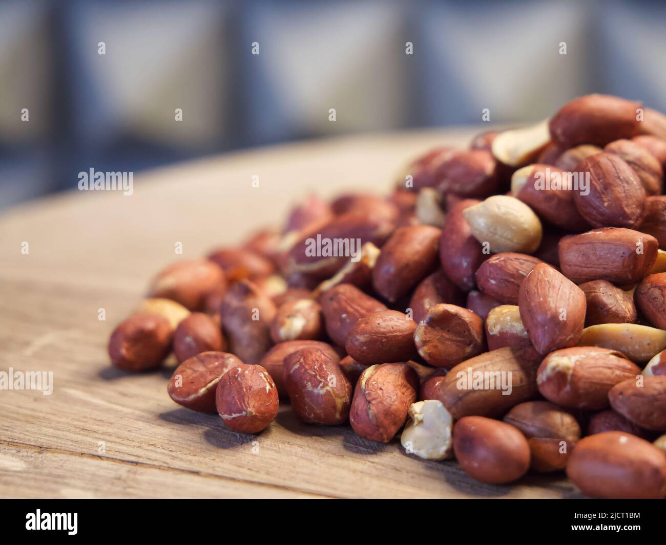 Heap of roasted peanuts, side view. Peanuts macro Stock Photo - Alamy