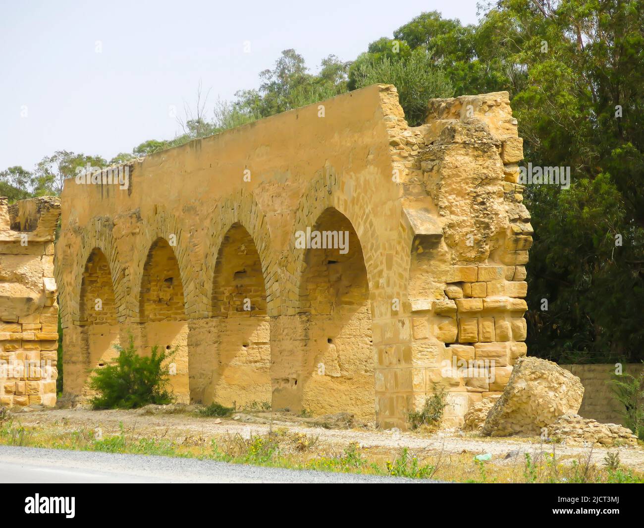 Partial View of Roman Aqueduct - Tunisia Stock Photo - Alamy