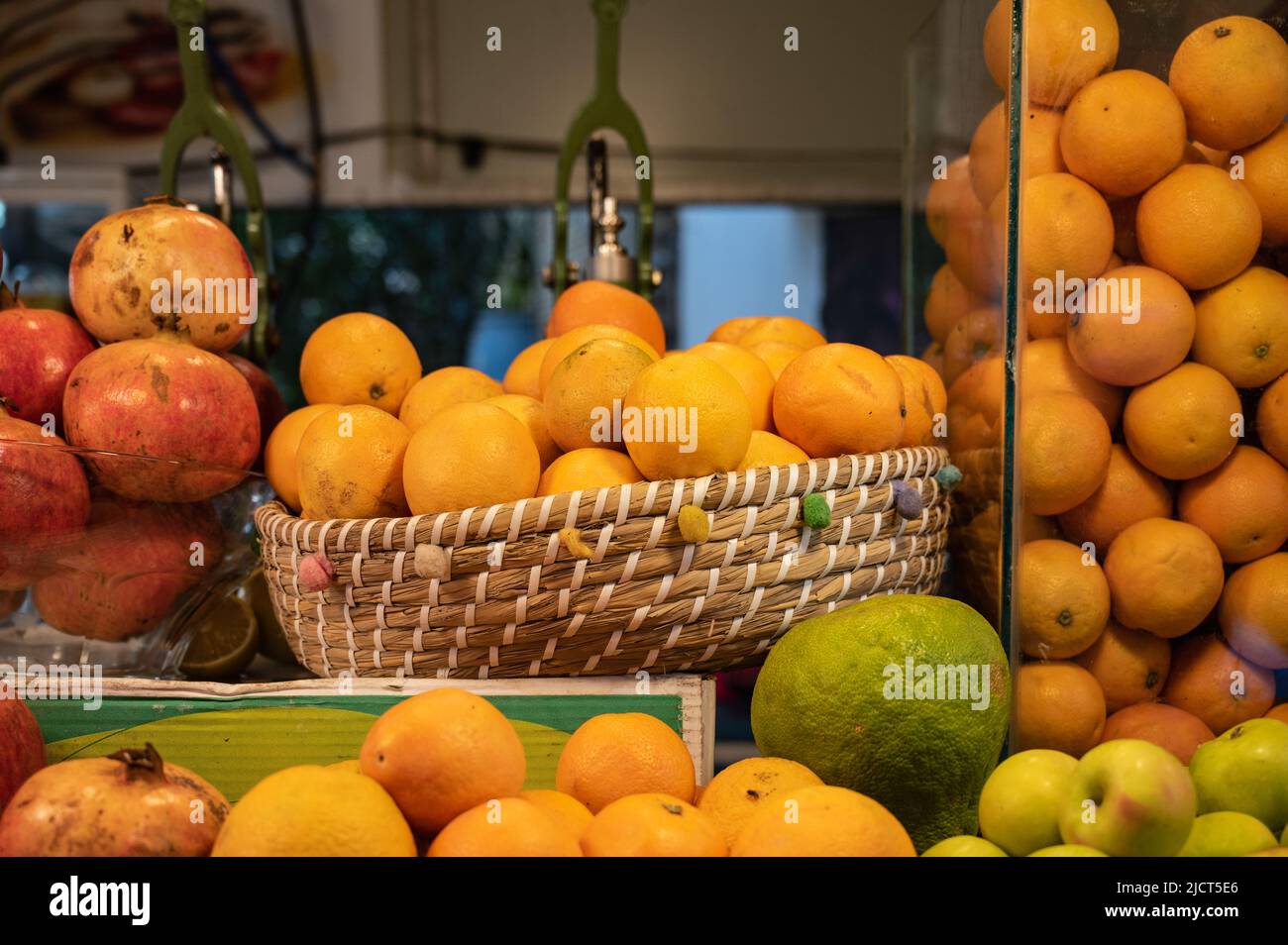 Fruit juice seller hi-res stock photography and images - Alamy