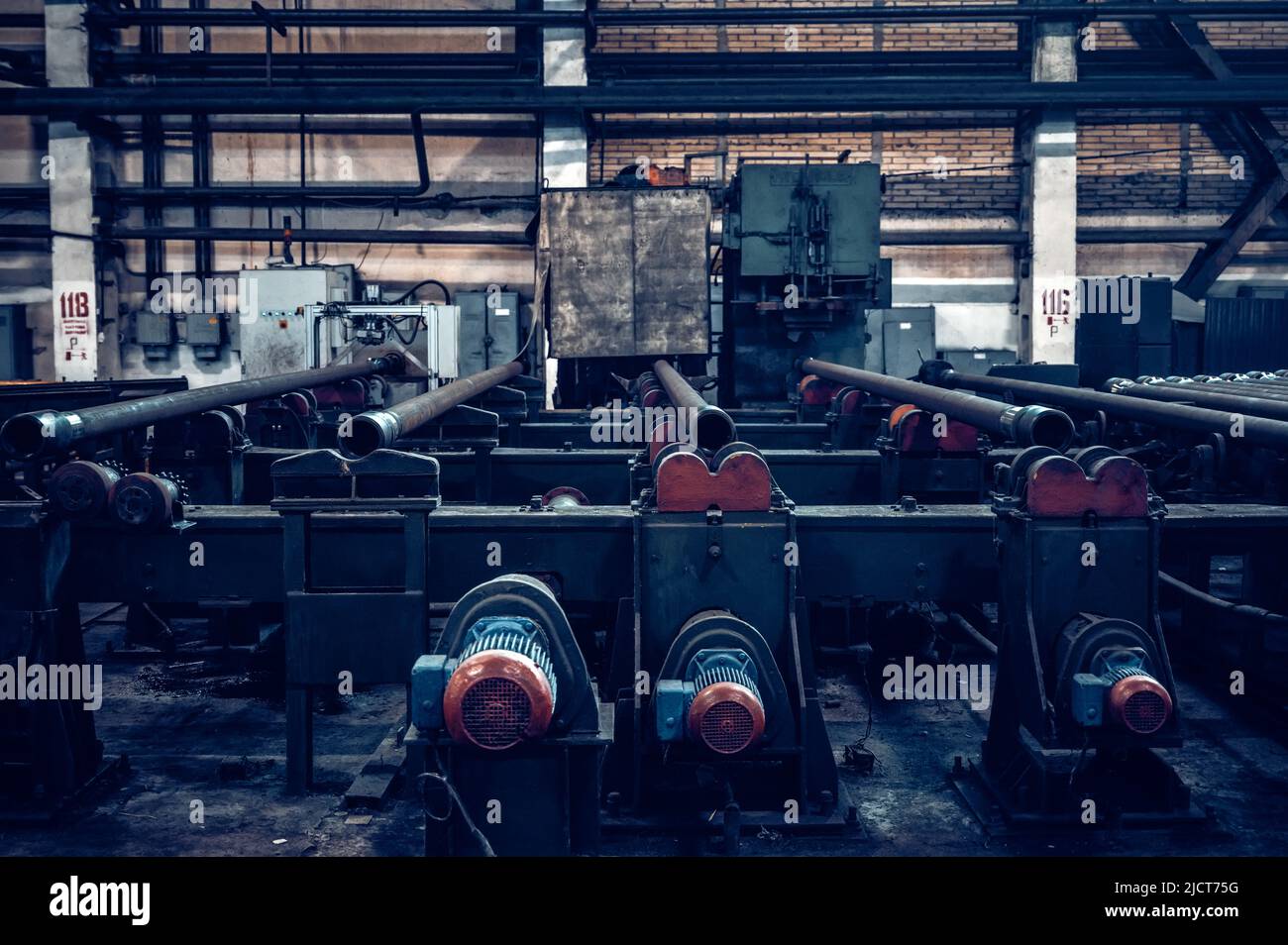 Process of making steel pipes under hot temperature of steelmaking ...