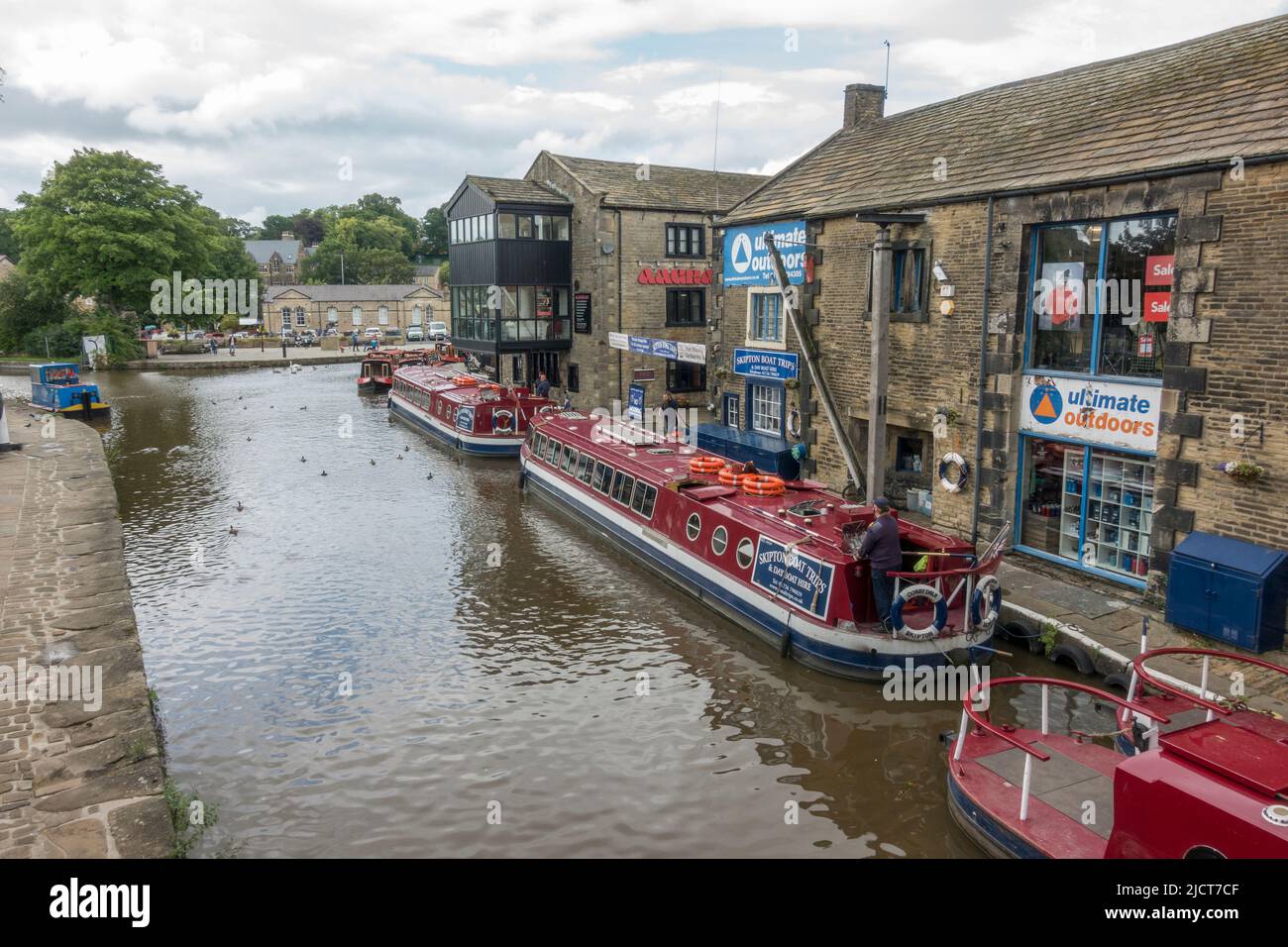 Skipton boat tours hi-res stock photography and images - Alamy