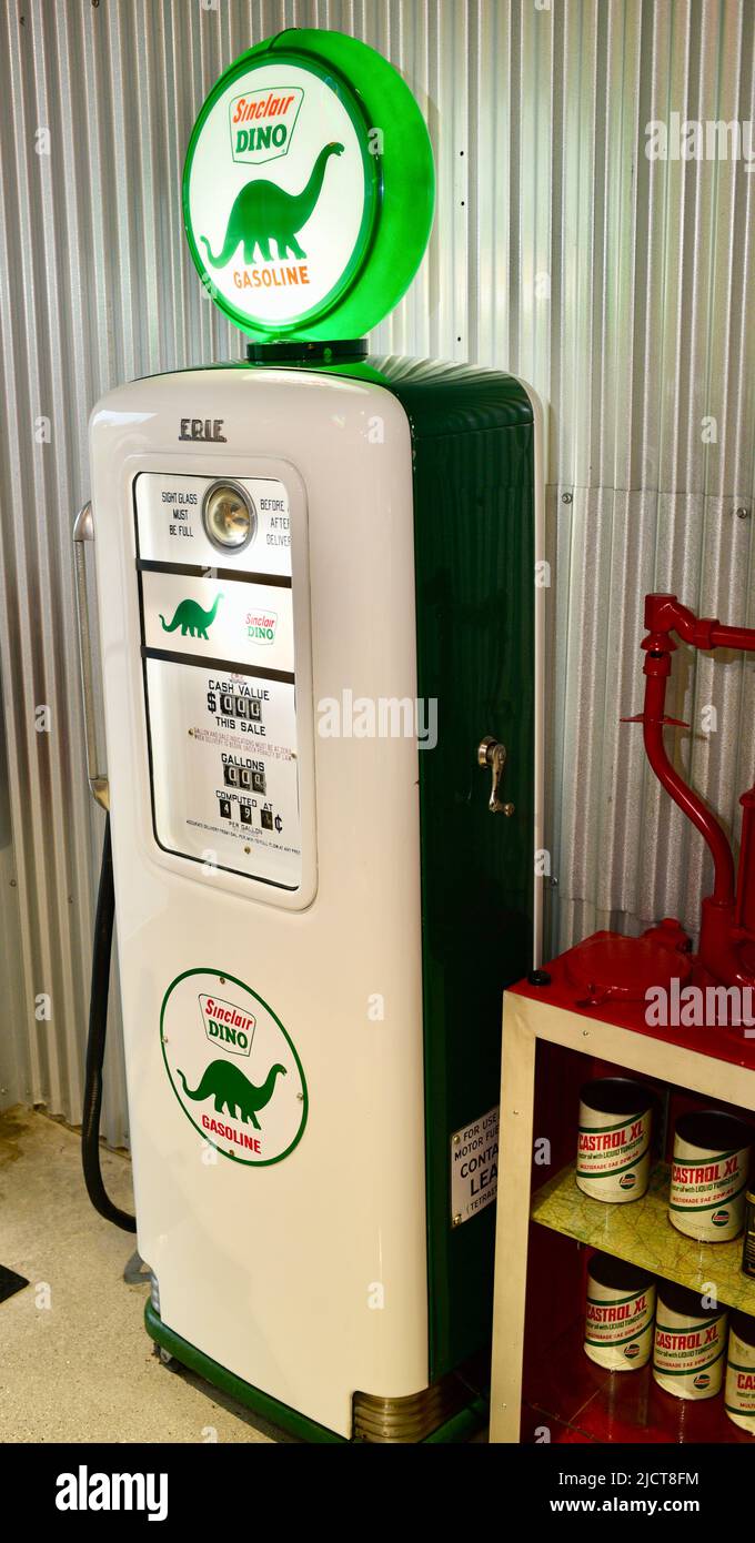 Dinosaur pump hi-res stock photography and images - Alamy