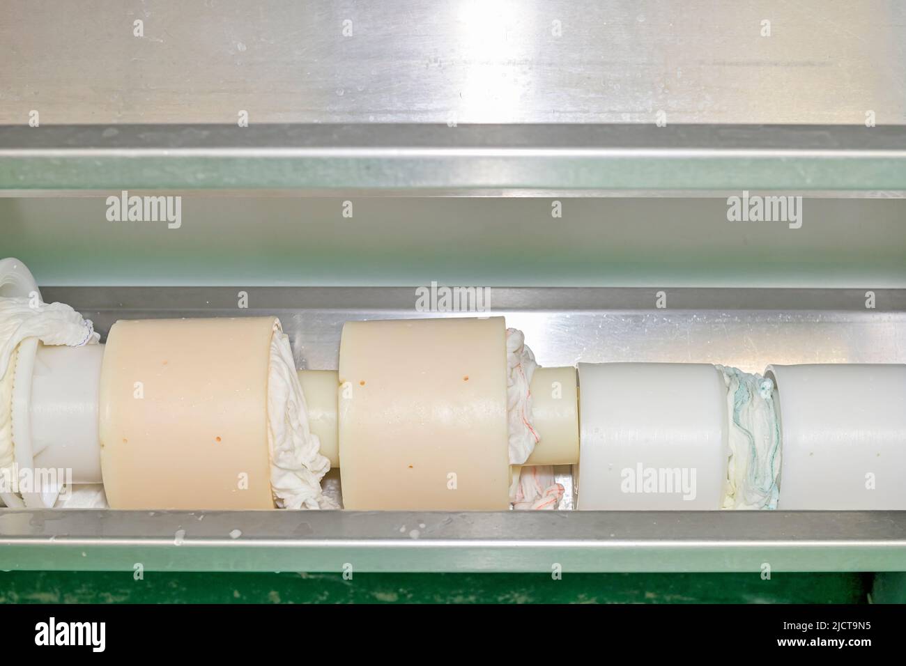 Process machine pressing cheese manufacturing hi-res stock photography ...