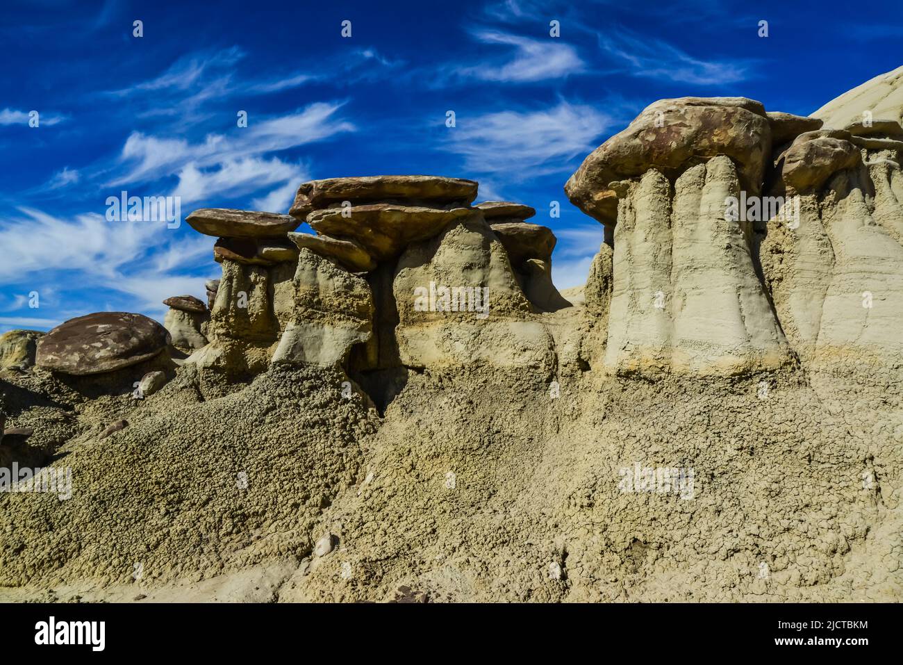 Weird sandstone formations created by erosion at Ah-Shi-Sle-Pah ...