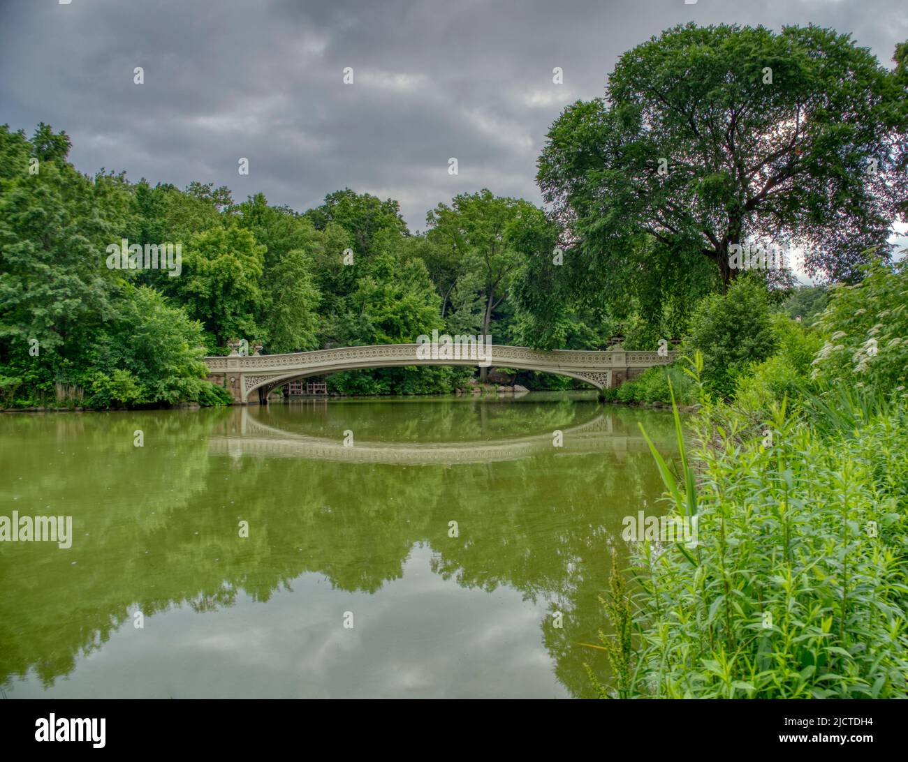 Bow bridge, Central Park, New York City, early morning in late spring ...