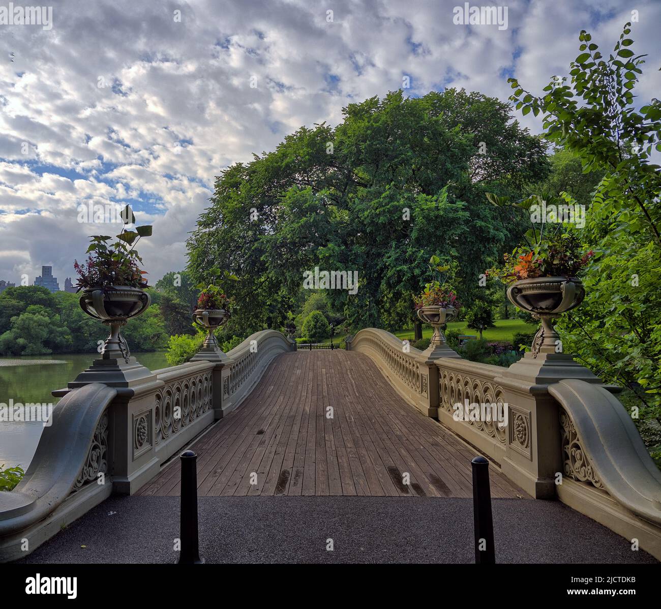 Bow bridge, Central Park, New York City, early morning in late spring ...