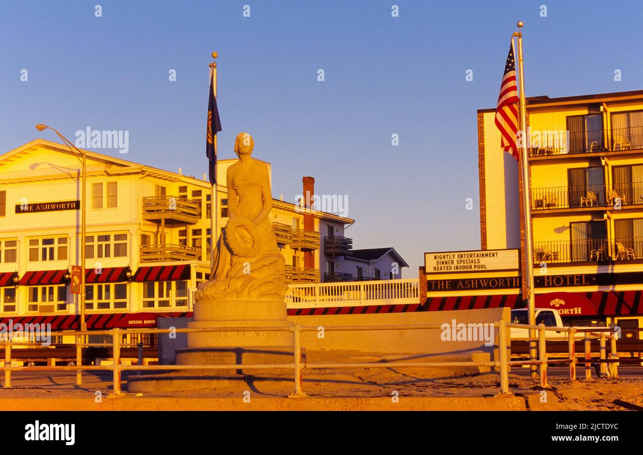 The Lady of the Sea: New Hampshire Marine Memorial at Hampton Beach in ...