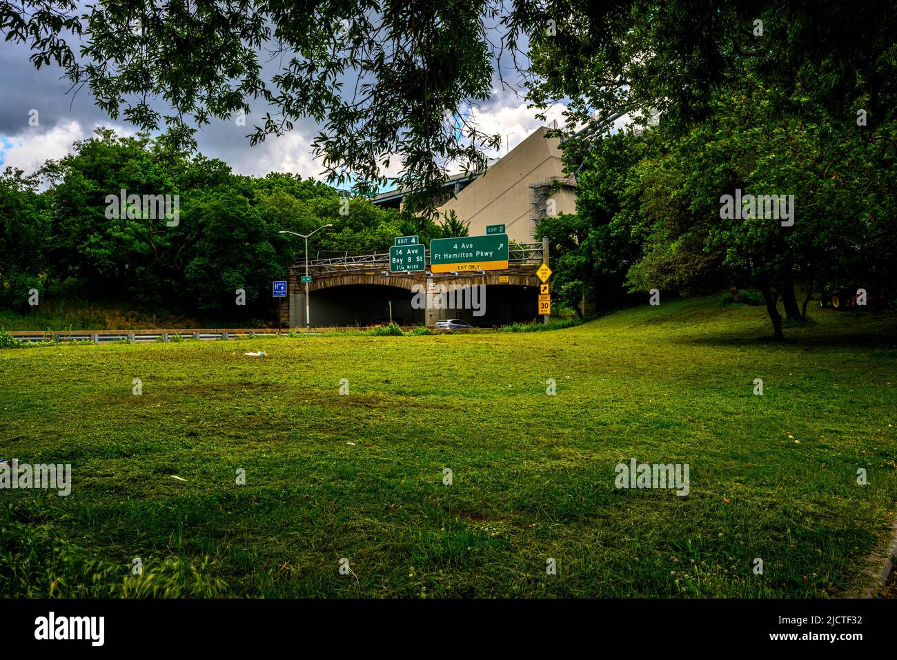 View on the Verrazzano-Narrows Bridge from the Bay Ridge Promenade in ...