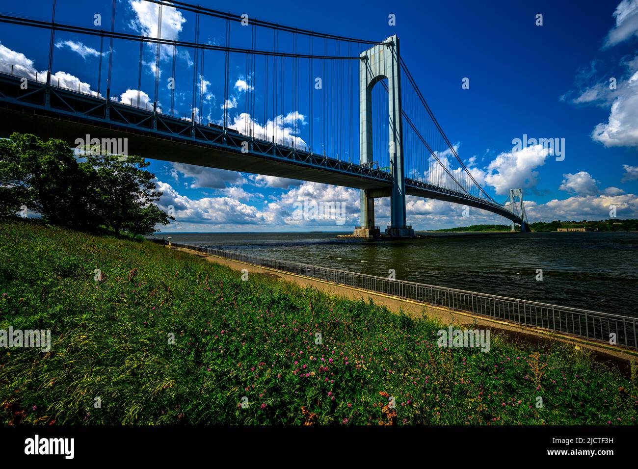 View on the Verrazzano-Narrows Bridge from the Bay Ridge Promenade in ...