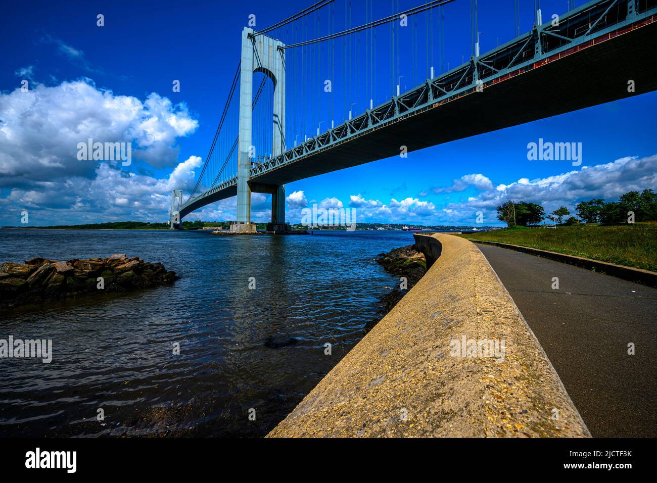 View on the Verrazzano-Narrows Bridge from the Bay Ridge Promenade in ...
