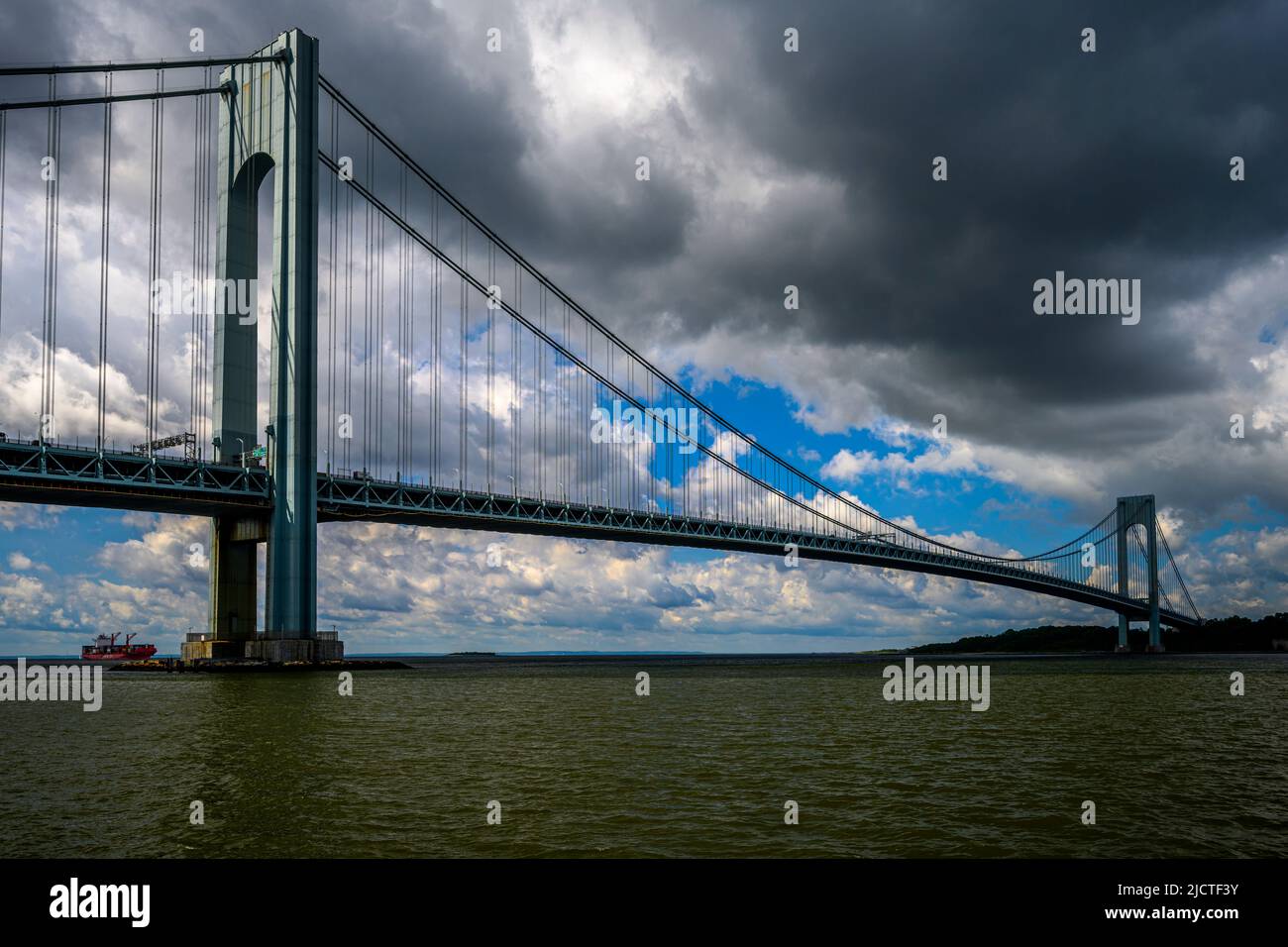 View on the Verrazzano-Narrows Bridge from the Bay Ridge Promenade in ...