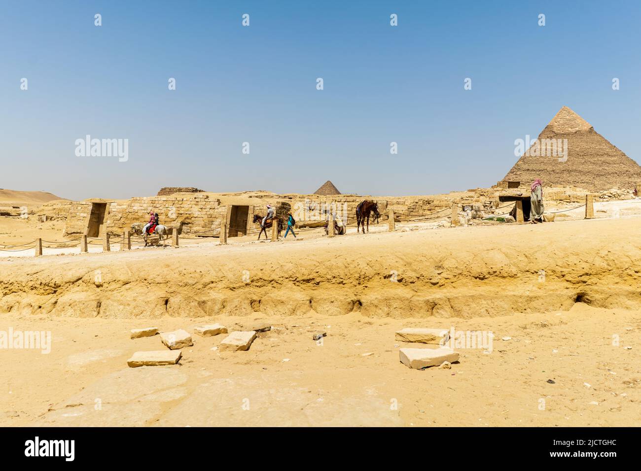 Temples and pyramids hi-res stock photography and images - Alamy
