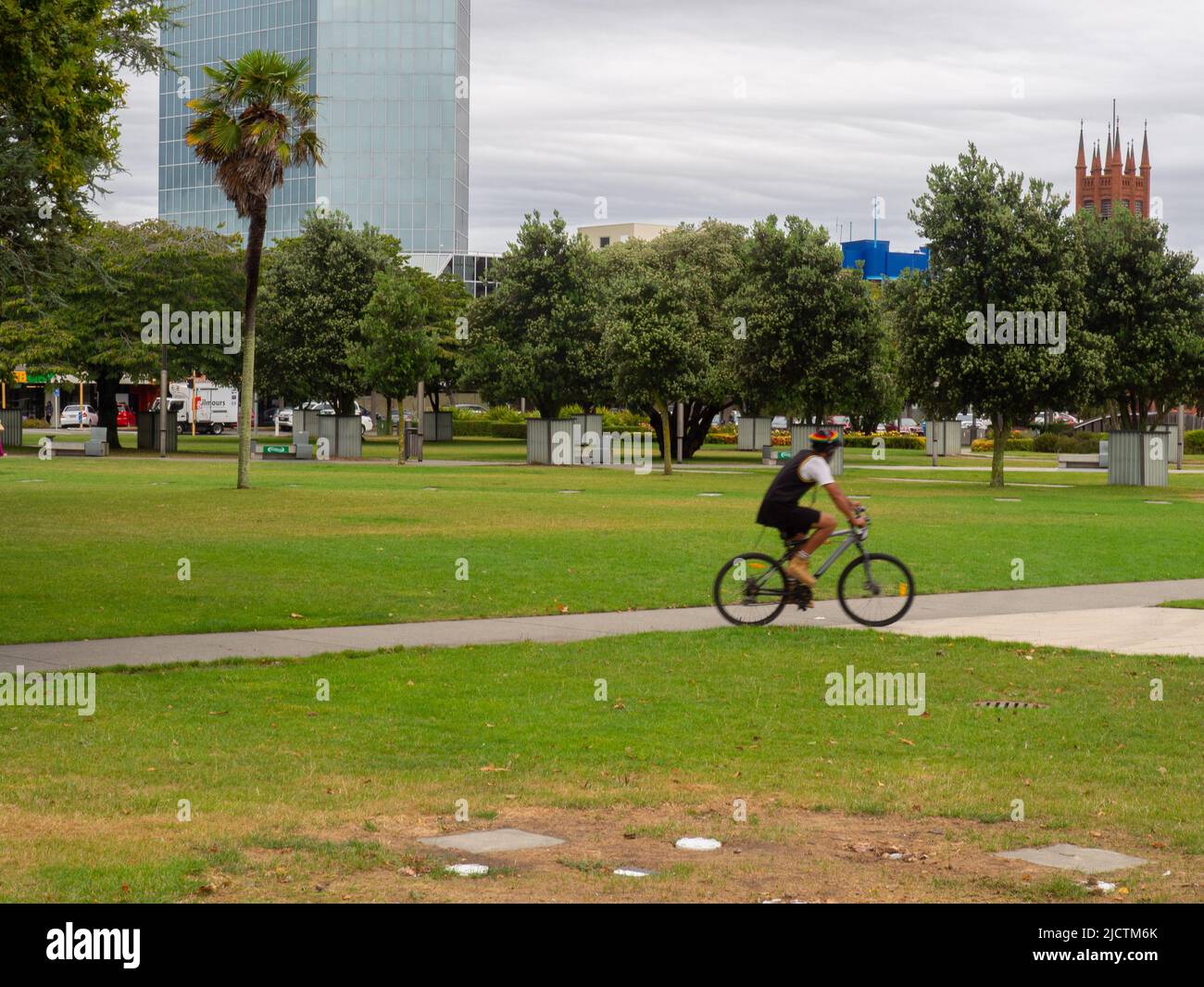 City through grass hi-res stock photography and images - Alamy