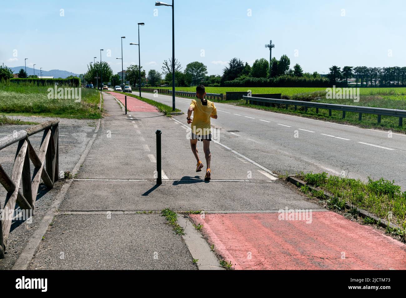Walkers leg sport athlete action hi-res stock photography and images ...
