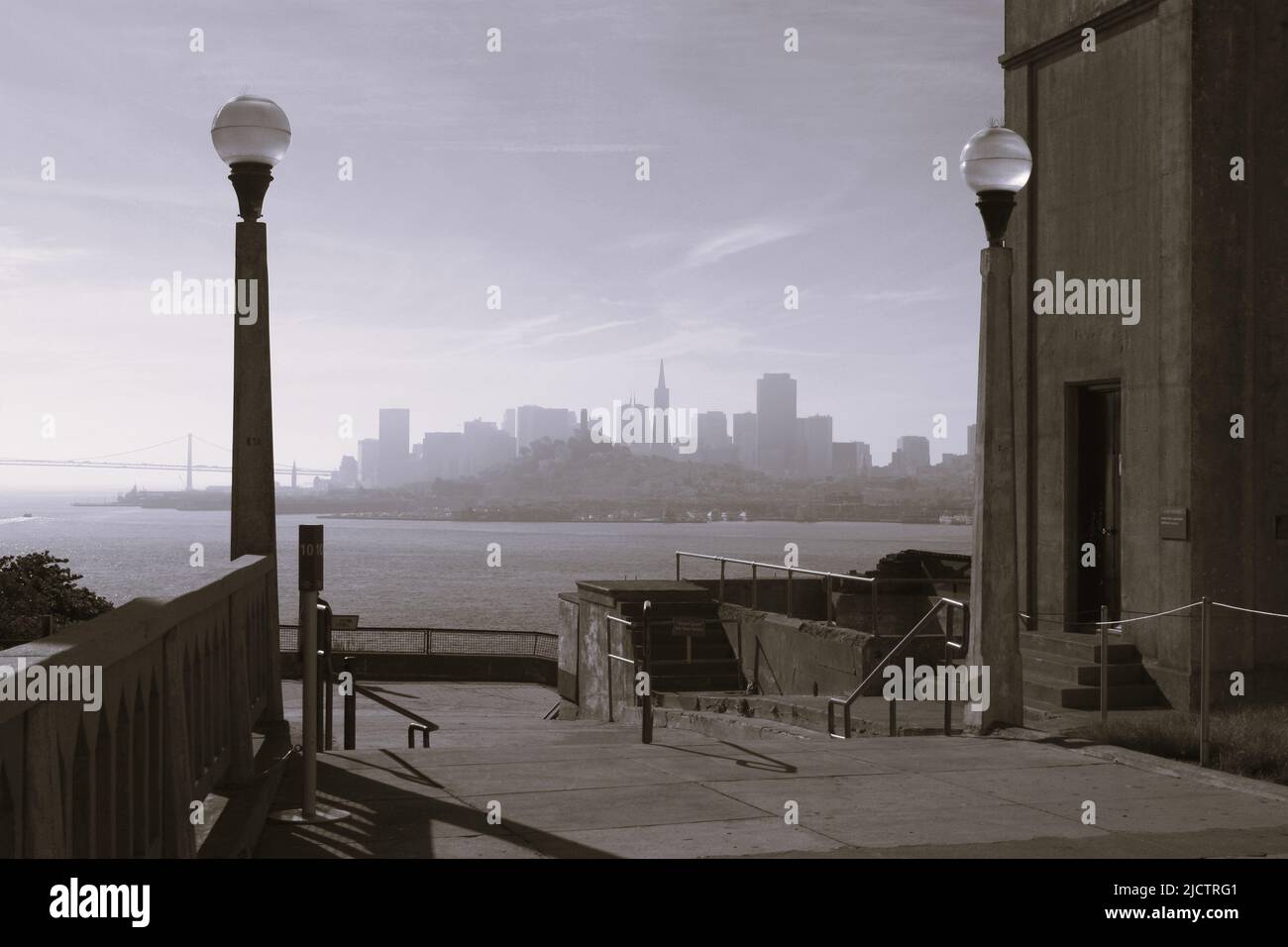 Alcatraz san francisco skyline hi-res stock photography and images - Alamy