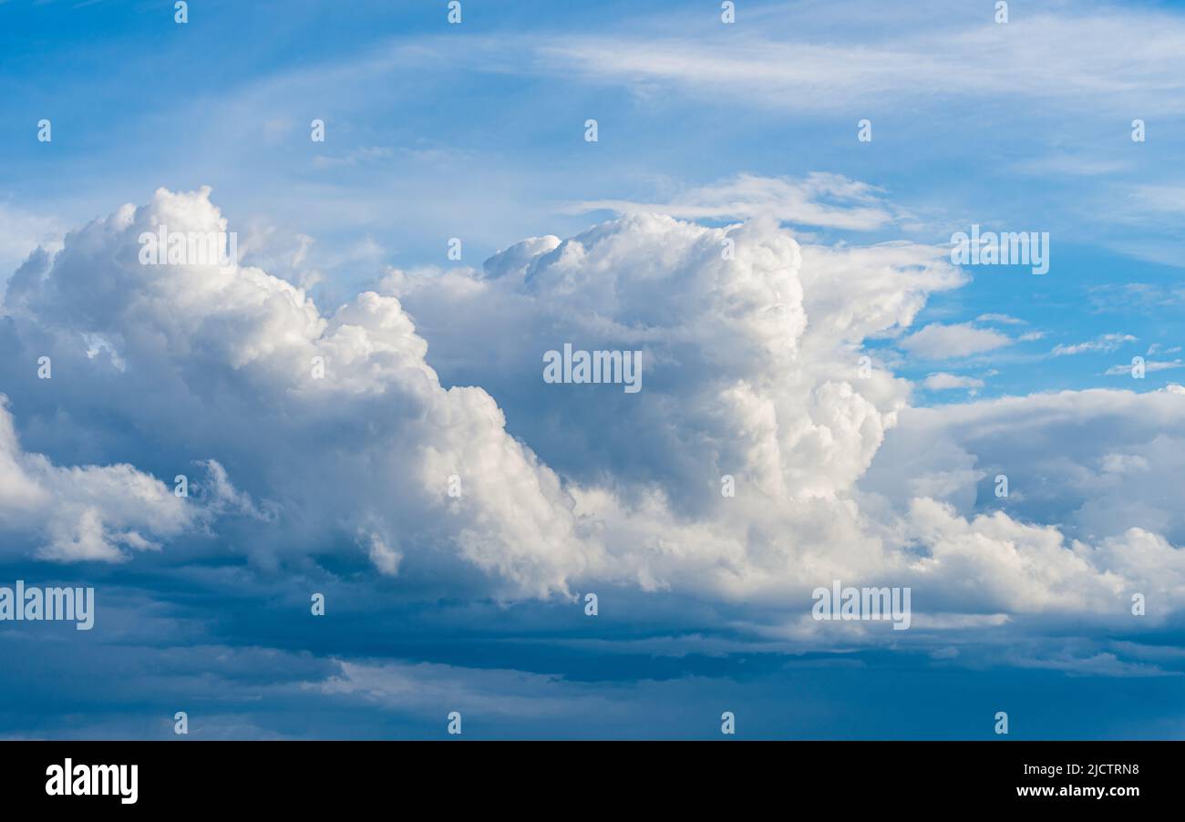 Backdrop of textured clouds hi-res stock photography and images - Alamy