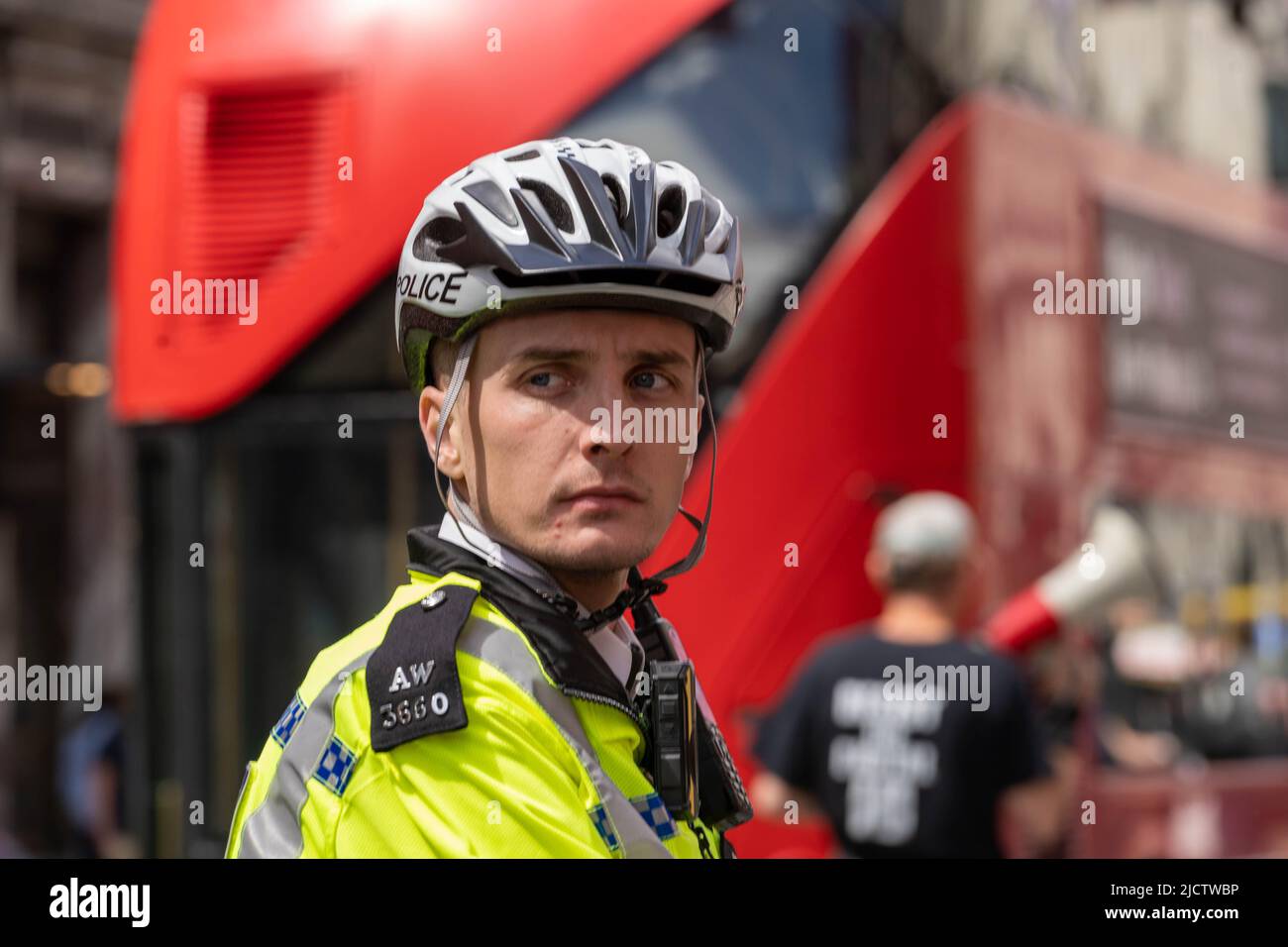 London met police yellow jacket hi-res stock photography and images - Alamy