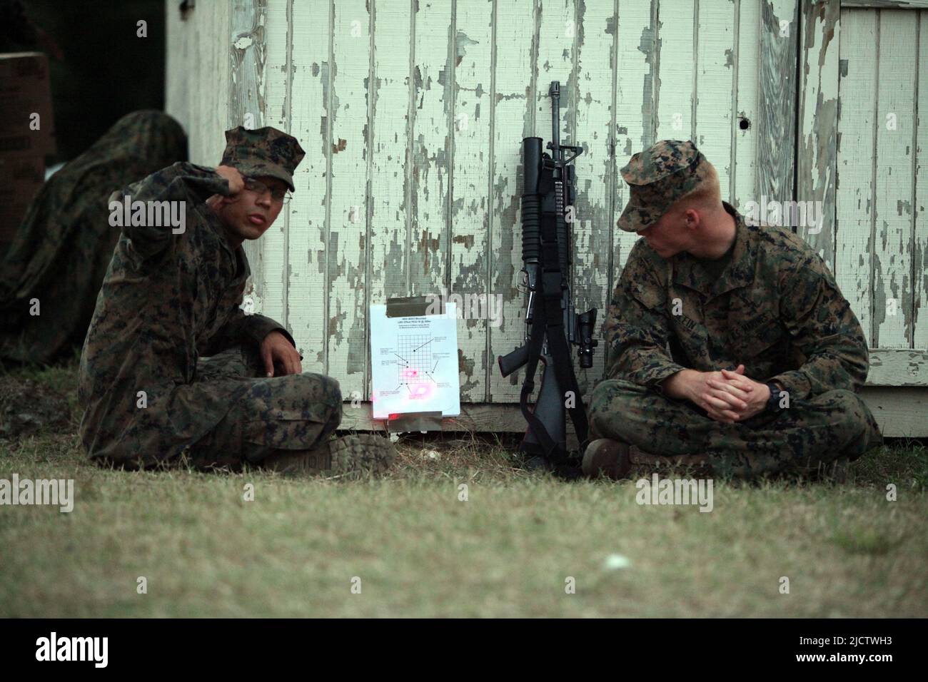 U.S. Marines with Charlie Company, 1st Battalion, 8th Marine Regiment ...