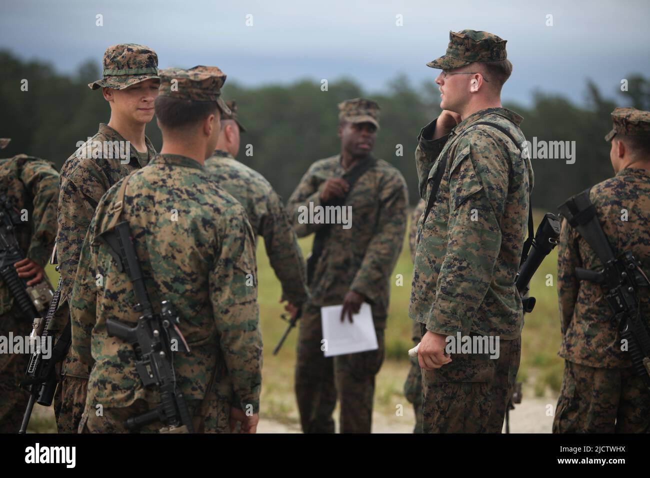 U.S. Marines with Charlie Company, 1st Battalion, 8th Marine Regiment ...