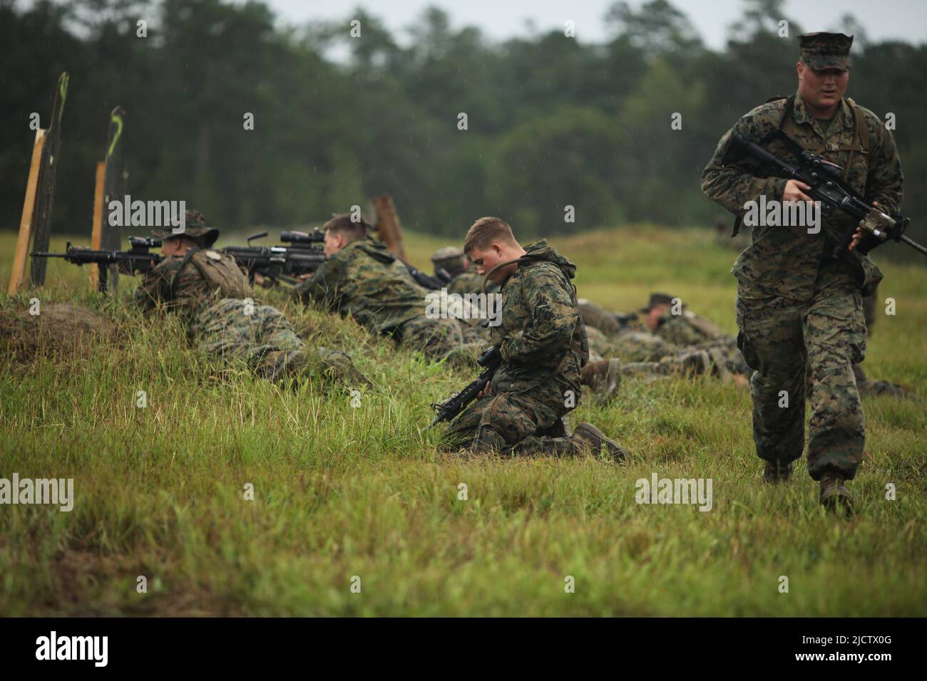 U.S. Marines with Charlie Company, 1st Battalion, 8th Marine Regiment ...