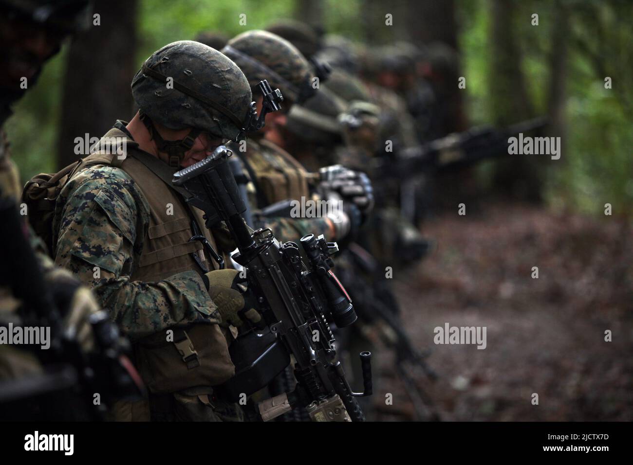 U.S. Marines with Charlie Company, 1st Battalion, 8th Marine Regiment ...