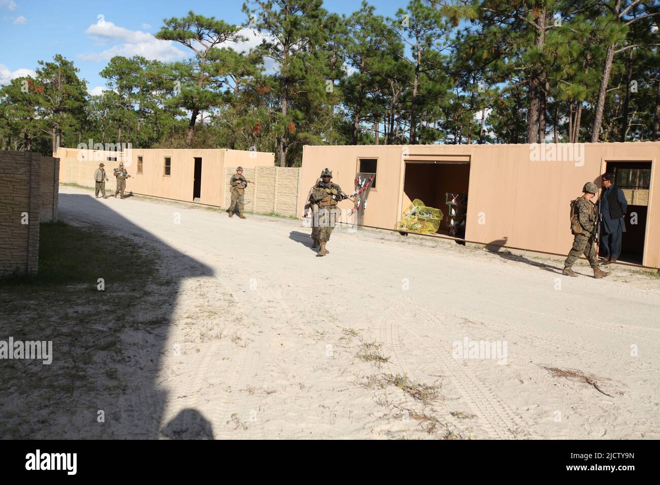 U.S. Marines with Charlie Company, 1st Battalion, 8th Marine Regiment ...